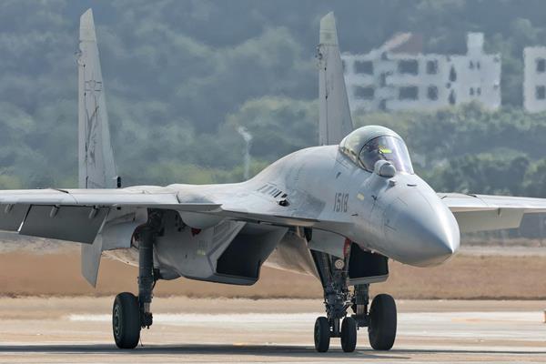 J-15T, massive strike UAV break cover at Zhuhai | News | Flight Global